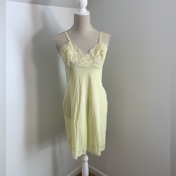 hollywood vassarette | Intimates & Sleepwear | Vintage Hollywood ...
